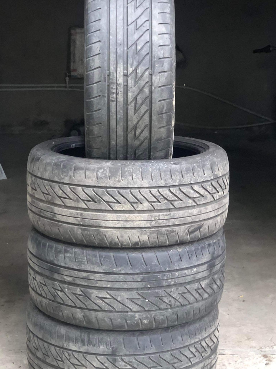 4x Anvelope vara 245/45 R 18; 6x roti Kama; Container
