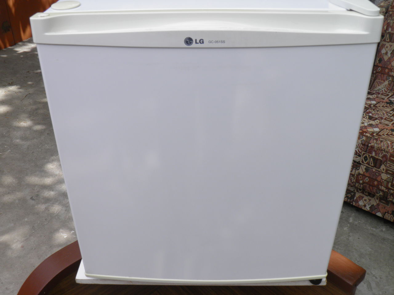 Vind frigider (mic) (LG) pentru oficiu 1 000 Lei