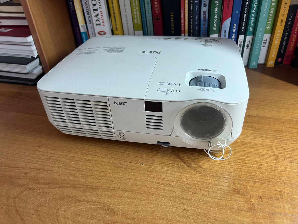 Proiector NEC V260 - 1500Lei