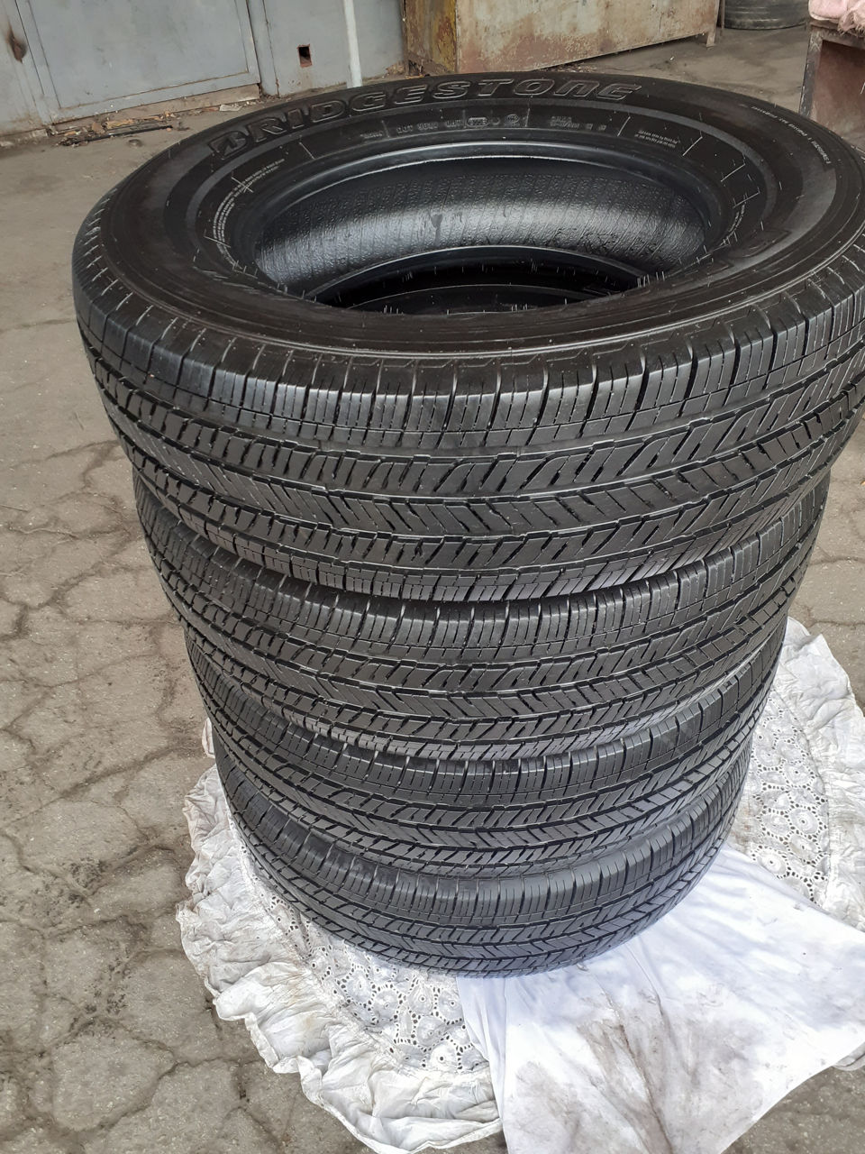 Отличная M +S резина 255-70-R18 Brigestone