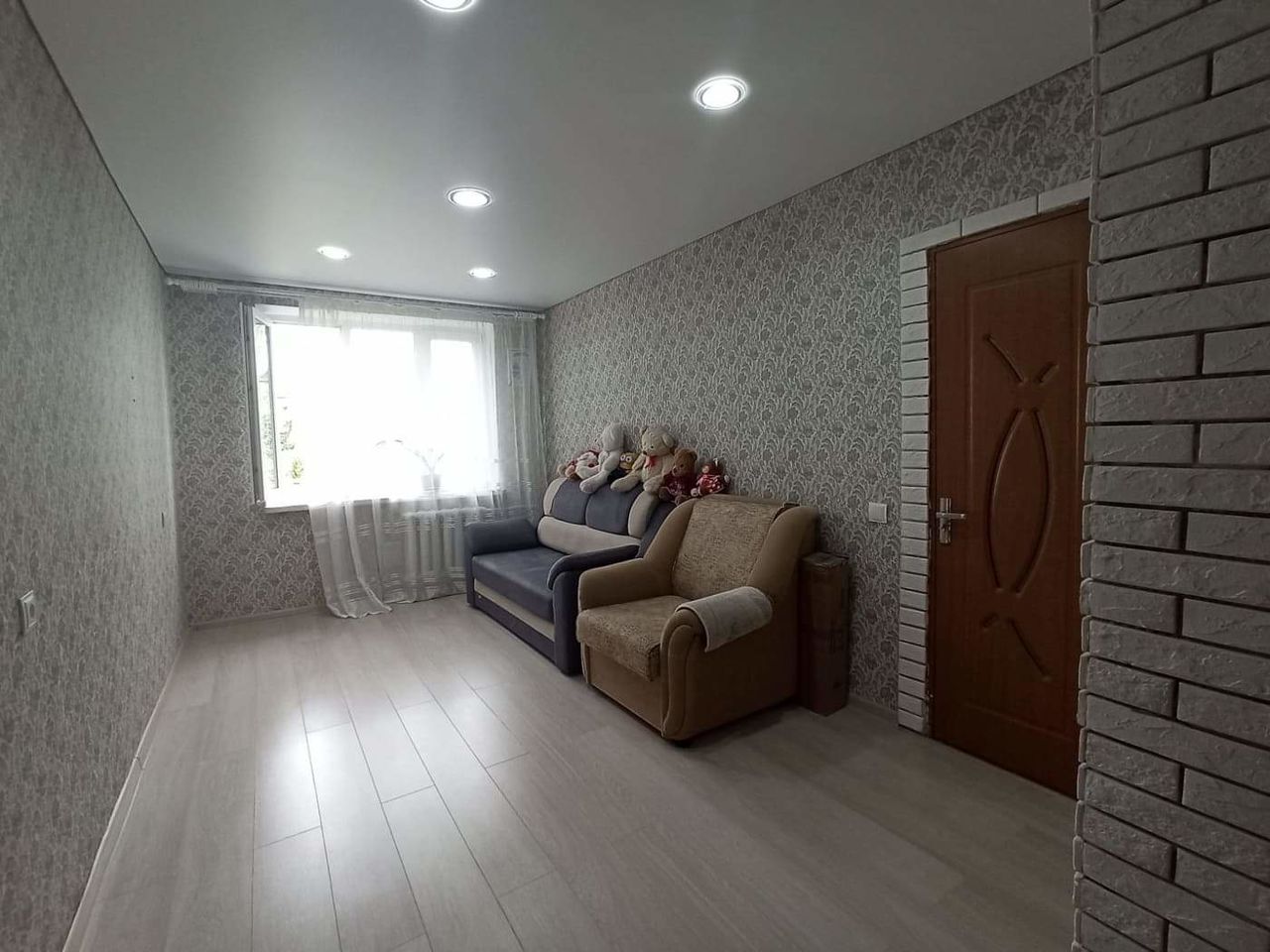 Urgent se vinde2 camere sect buiucani str ion pelivan