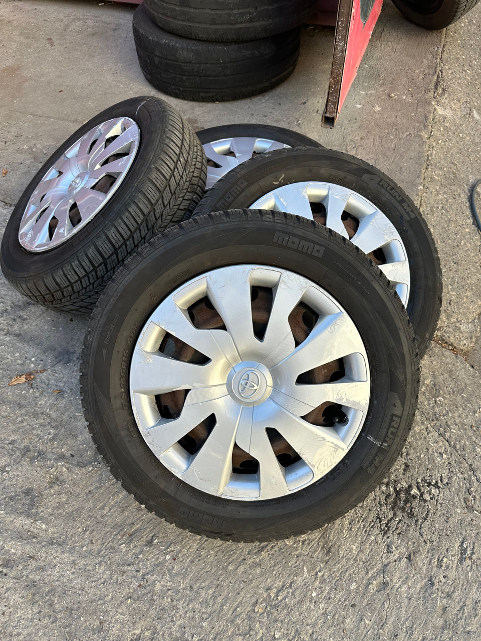Jante 4x100 R15 cu cauciucuri de iarna 175/65 R15 Toyota Yaris