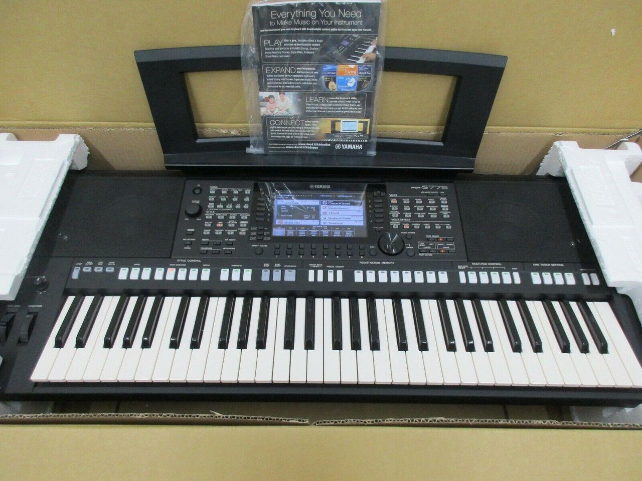 Yamaha Psr S775