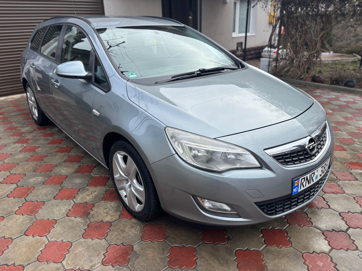Opel Astra an. 2011 cu rulaj 282000 km, Diesel, 5300