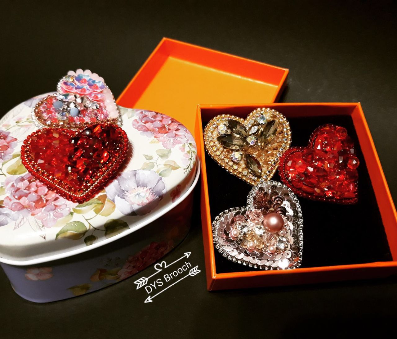 Броши / broșe din biser