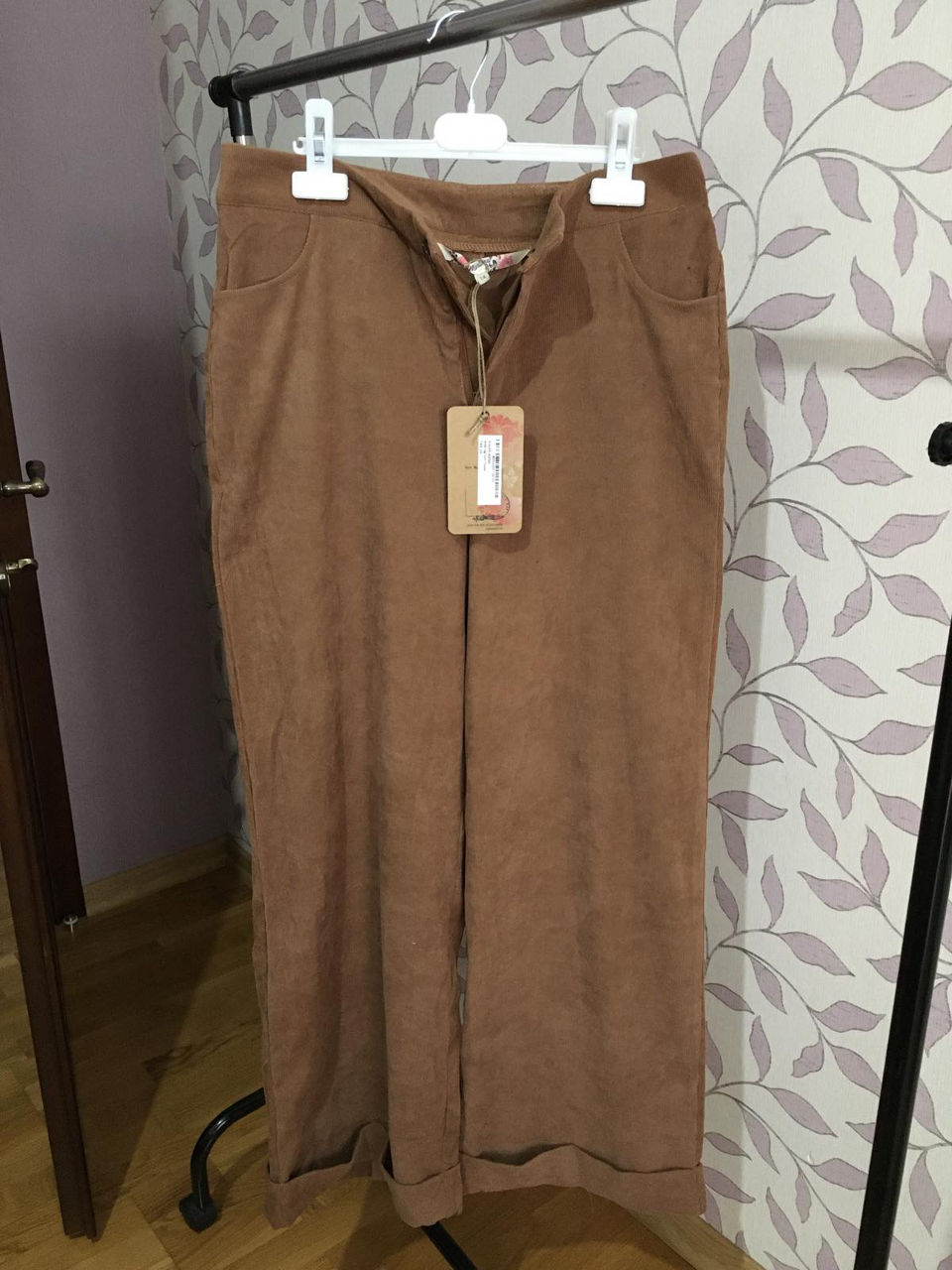 Pantaloni Velvet , culoare cafeniu deschis, foarte comozi. marime UK14, M-L