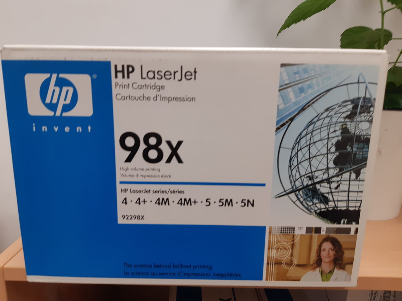 Vind cartuse diferite pentru HP