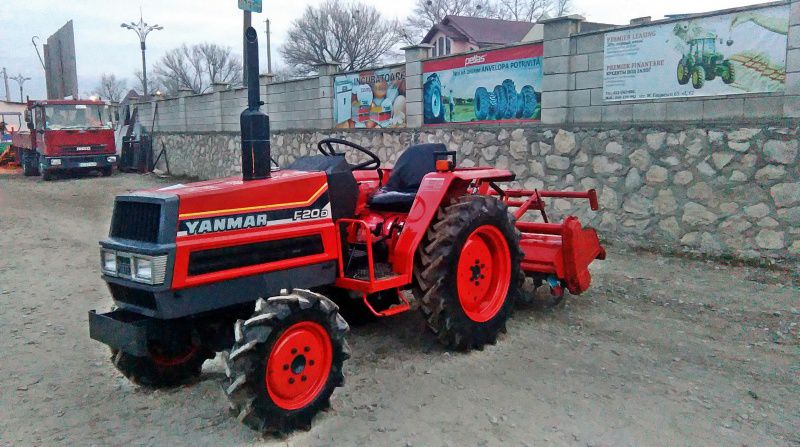 Se vind tractoare compacte japoneze la preturi reduse!