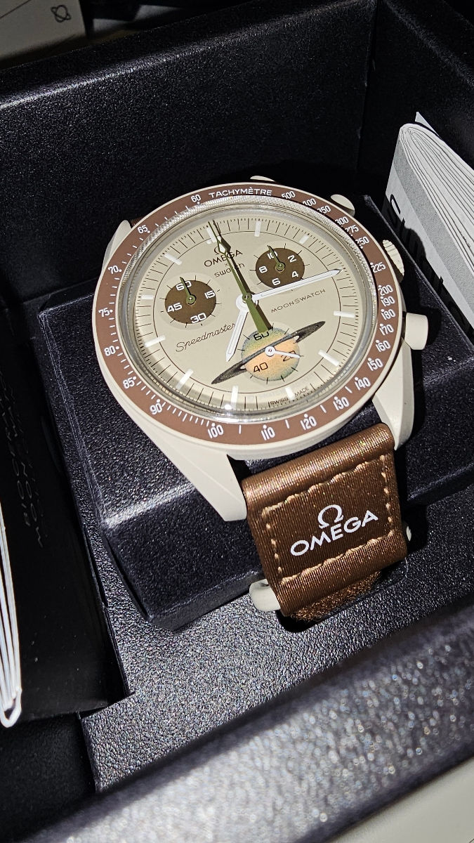 Omega Moonswatch Saturn nou