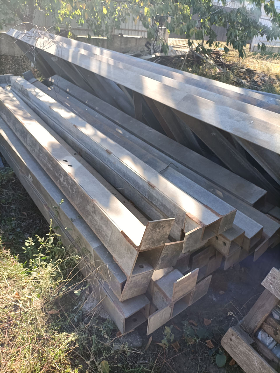 Vând construcție din metal zincat