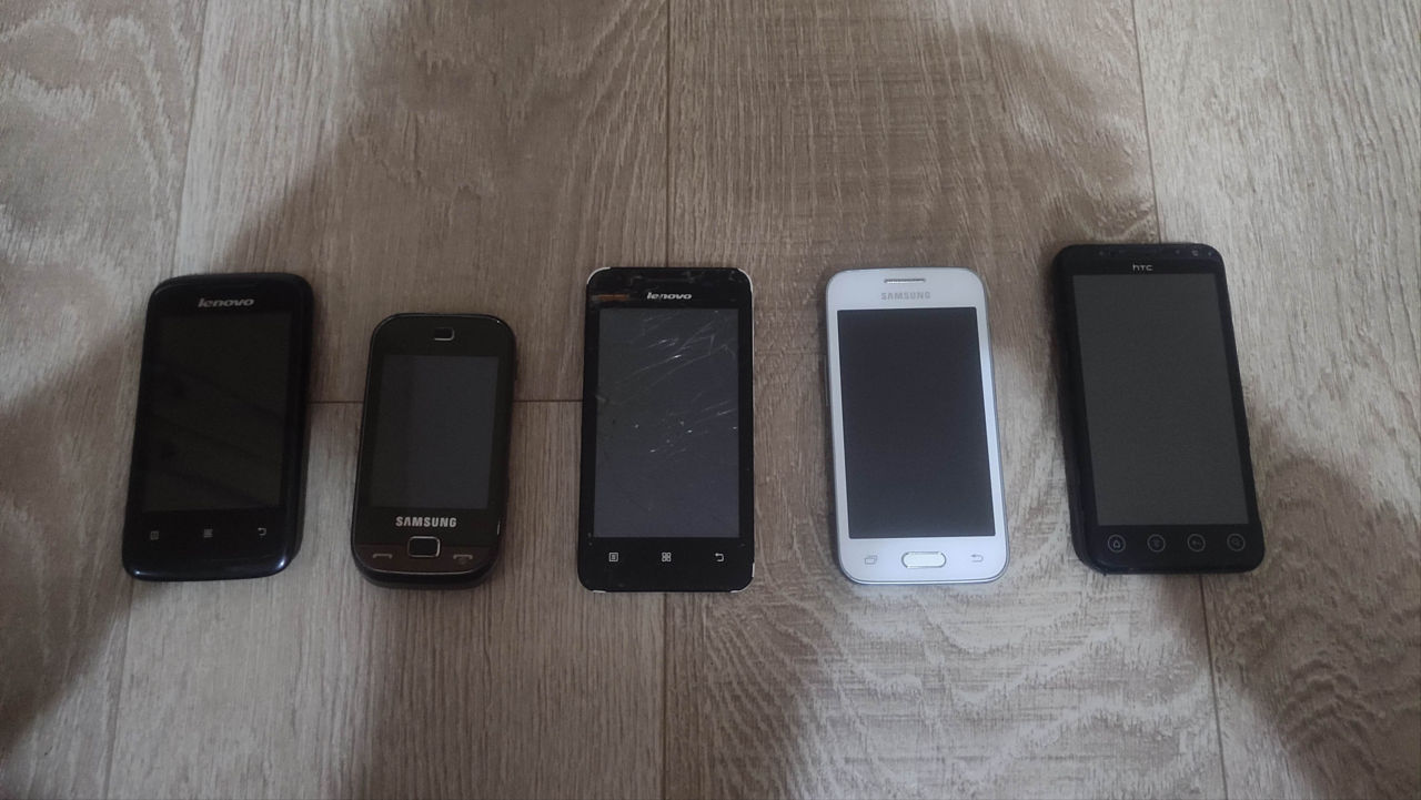 Vând diferite telefoane