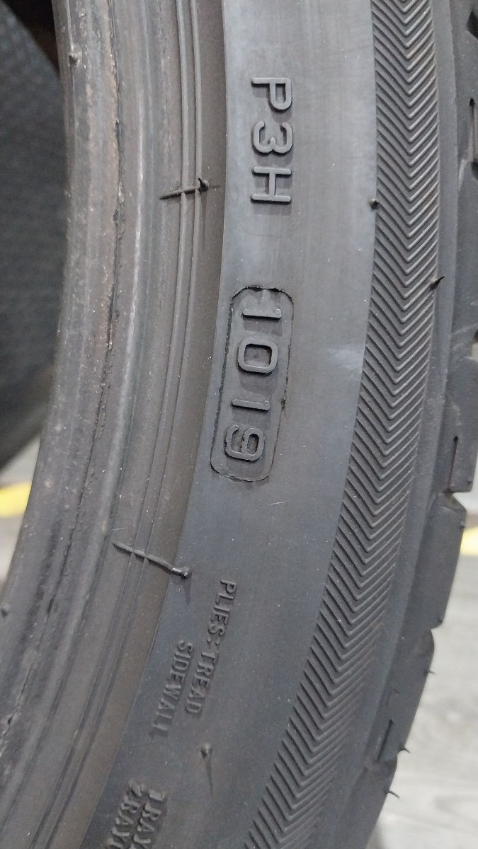275 35 R20 Bridgestone o bucată