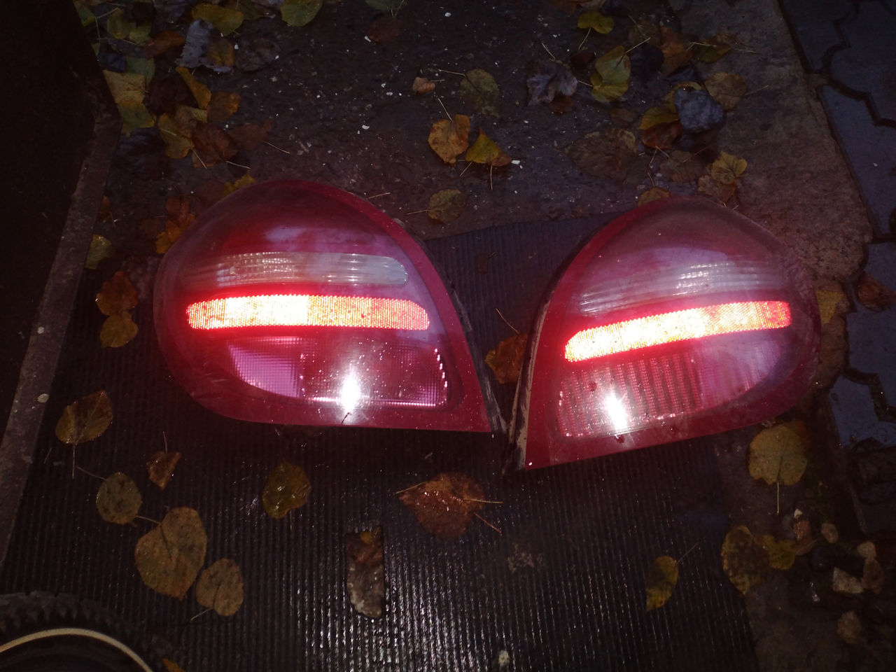 Stopuri Ford fiesta 3 uși și Nissan Almira n5