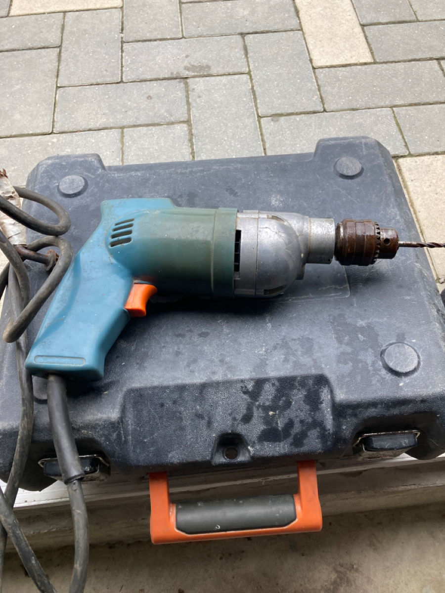 Aeg rotopercutor defect,funcționează numai in poziția ciocan.