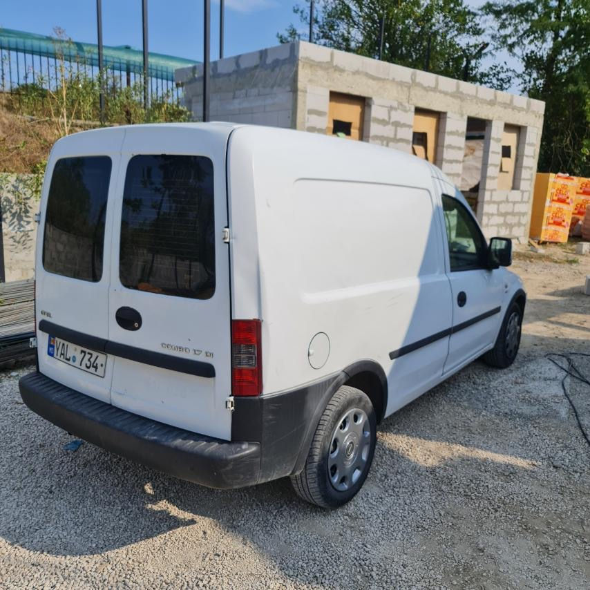 Opel Combo an. 2002 cu rulaj 230000 km, Diesel, 2300