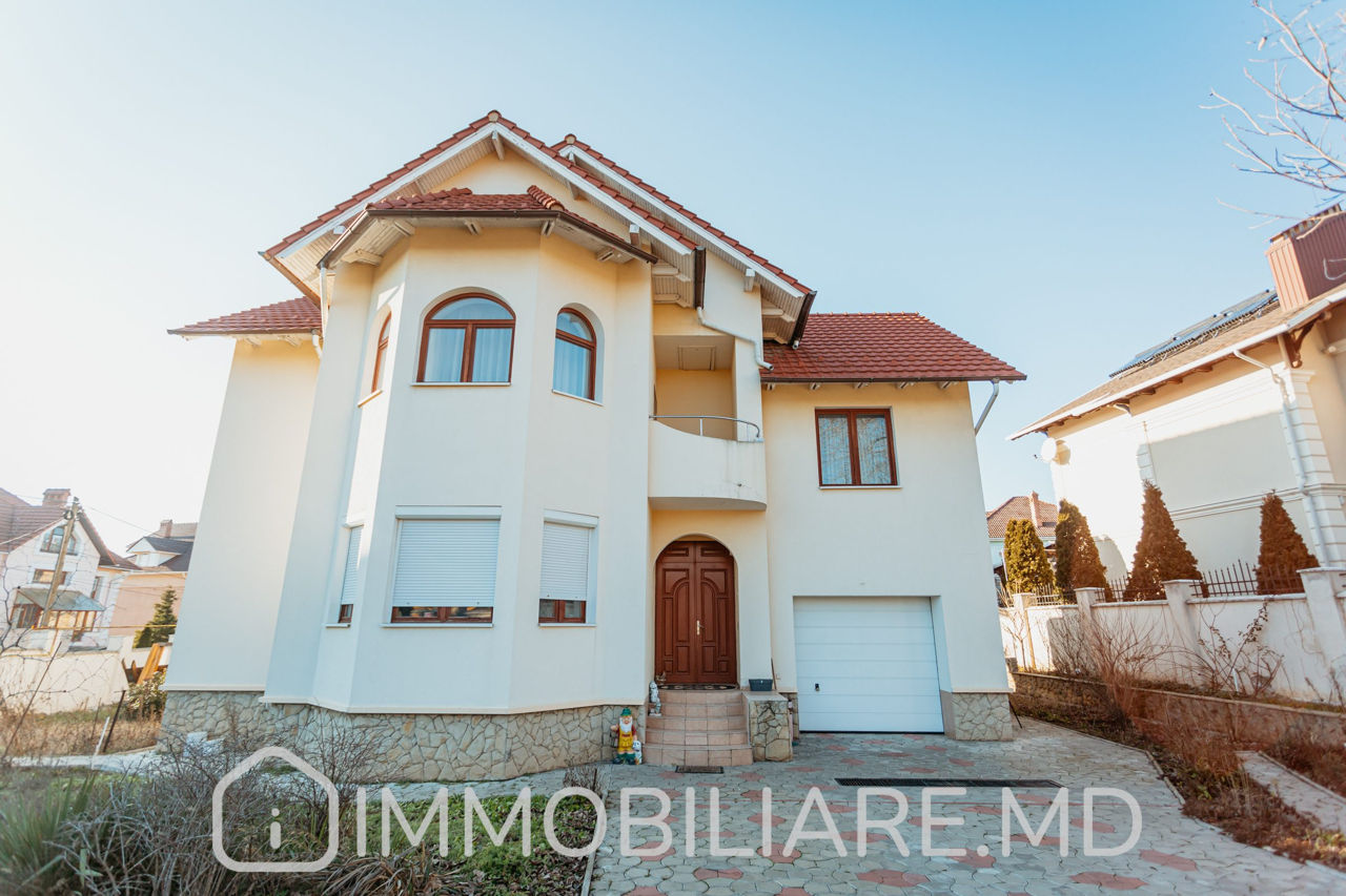 Casă cu 2 niveluri, or. Codru