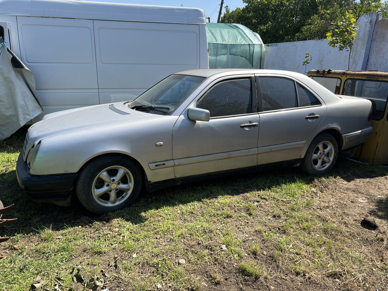 Мерседес W210