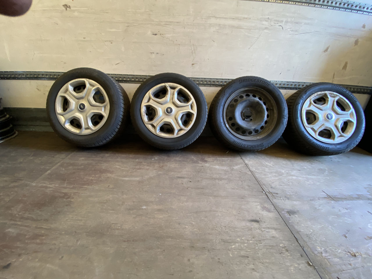 Tyres Ford Kuga 235/55/R17