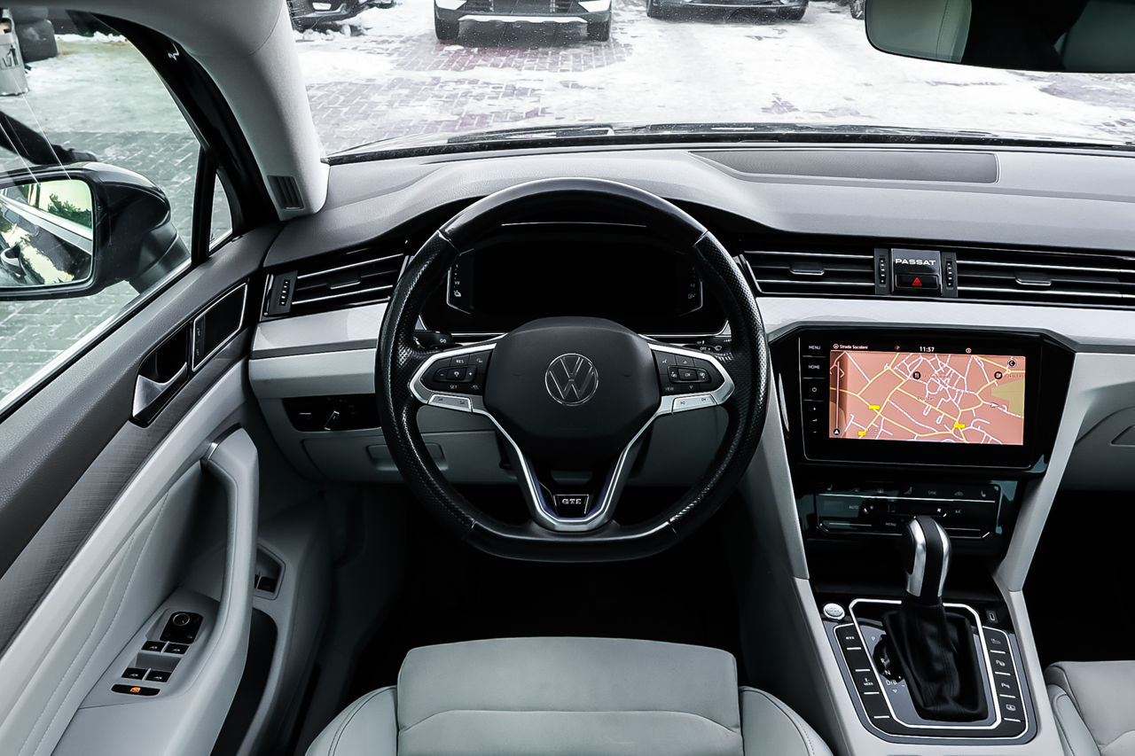 Volkswagen Passat an. 2021 cu rulaj 139500 km, Plug-in Hybrid (benzină ...