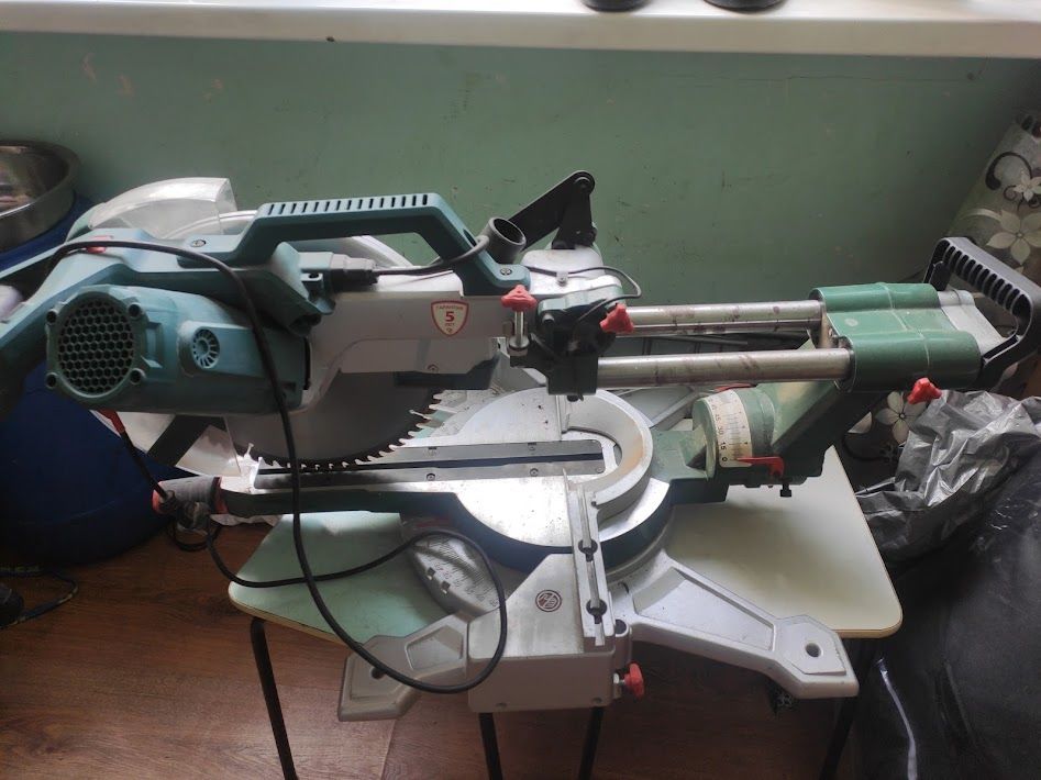 Торцовка Fieder F210B4LA и Hammer Flex STL1800/305PL