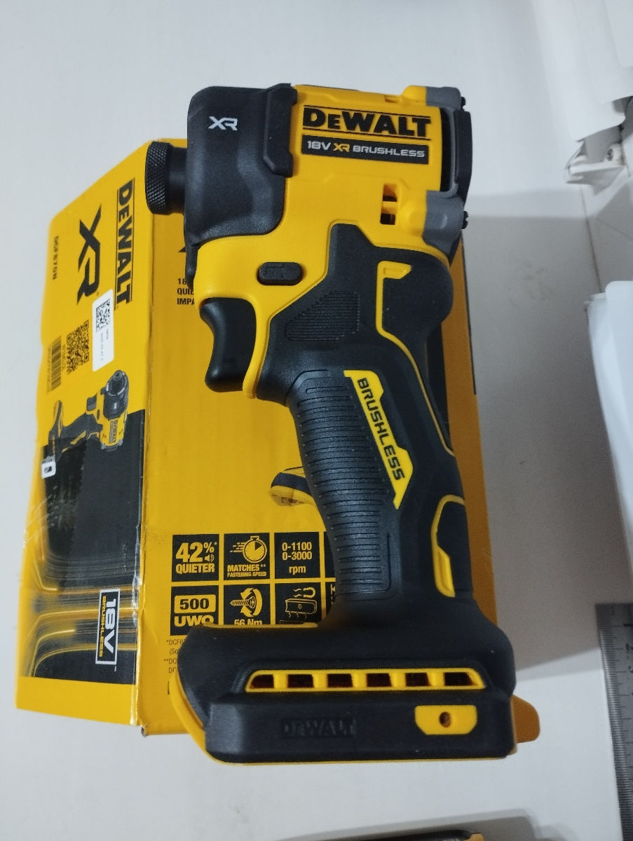 DeWalt DCF 870