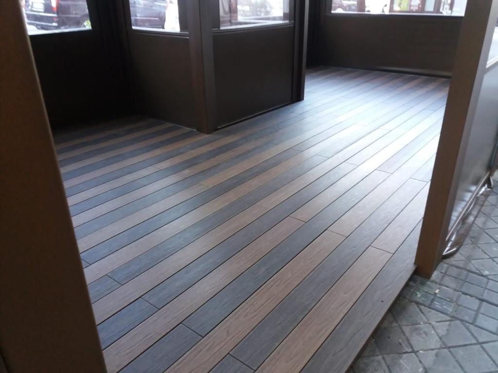 Scânduri din lemn plastifiat coextrus, decking WPC pentru terase ...