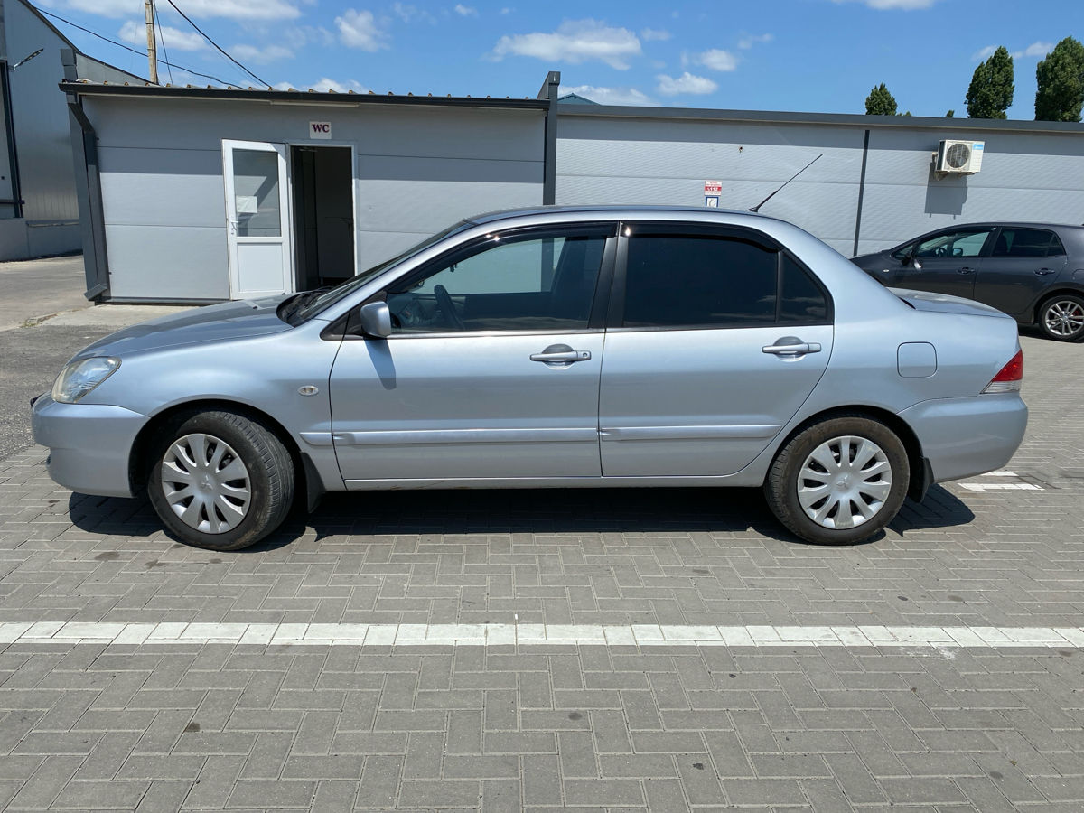 Mitsubishi Lancer an. 2009 cu rulaj 230000 km, Benzină, 3900