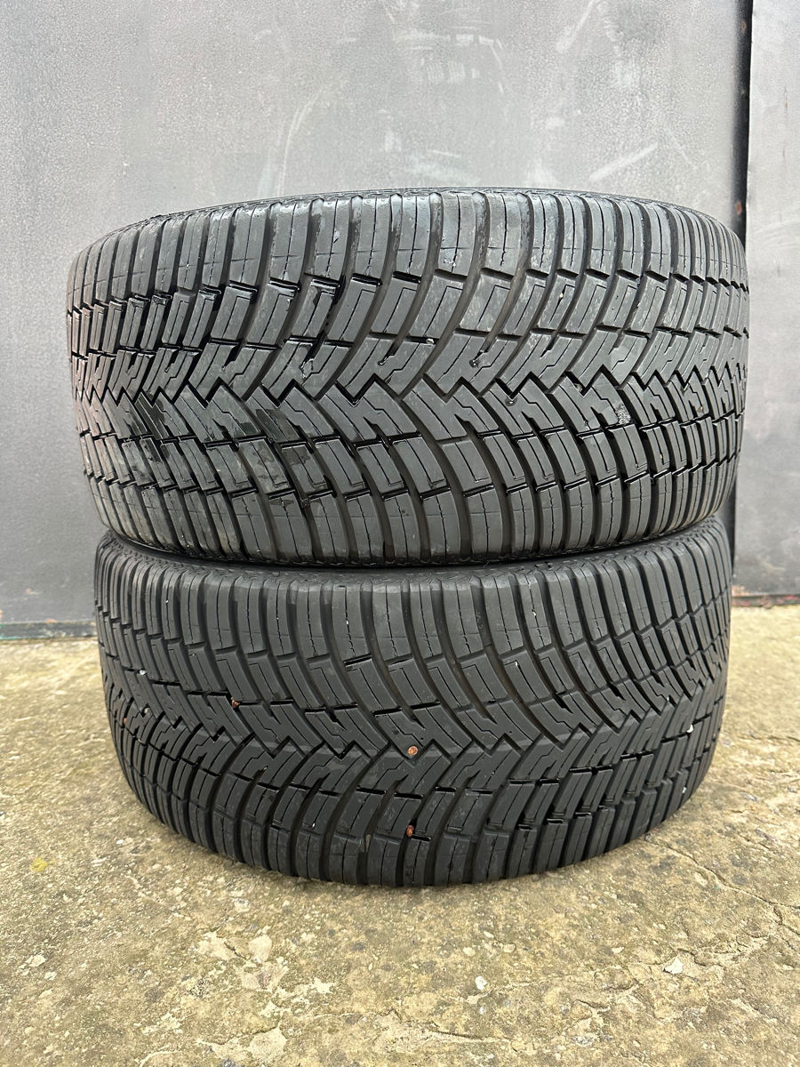 Pirelli R19 235/35