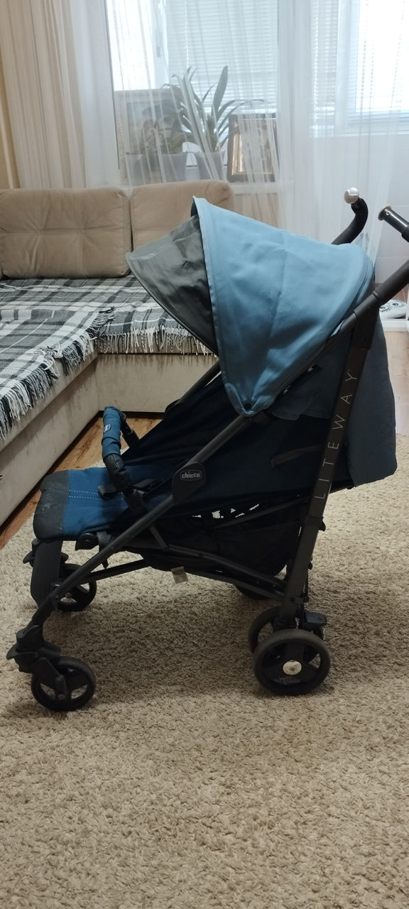 Carut de tip umbrela ,Chicco .In set este husa de iarna si de ploaie