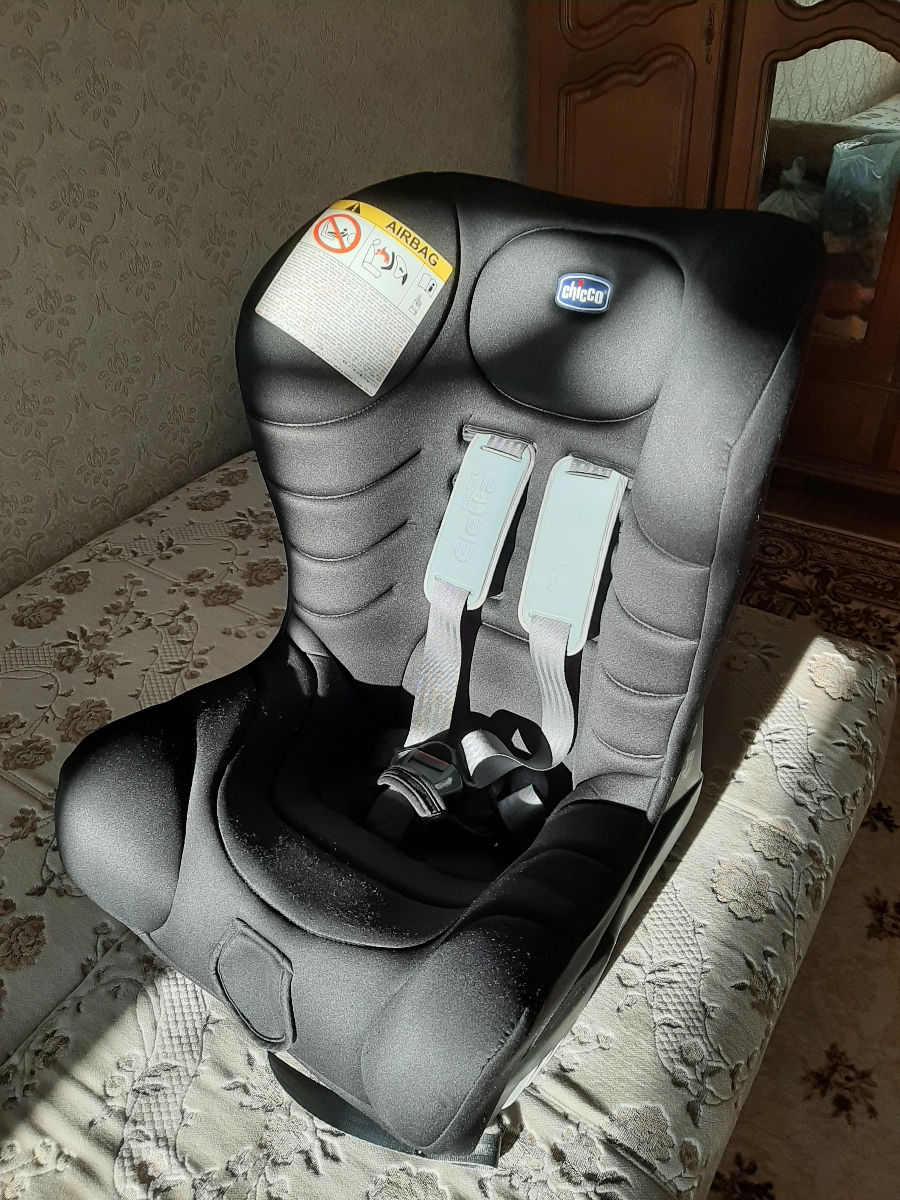 Vând scaun auto Chicco Eletta
