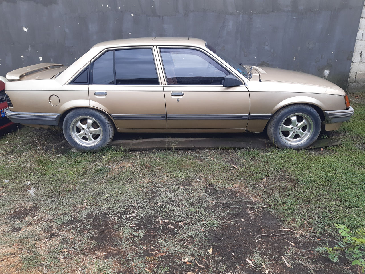 Opel Rekord la pret avantajos!!!