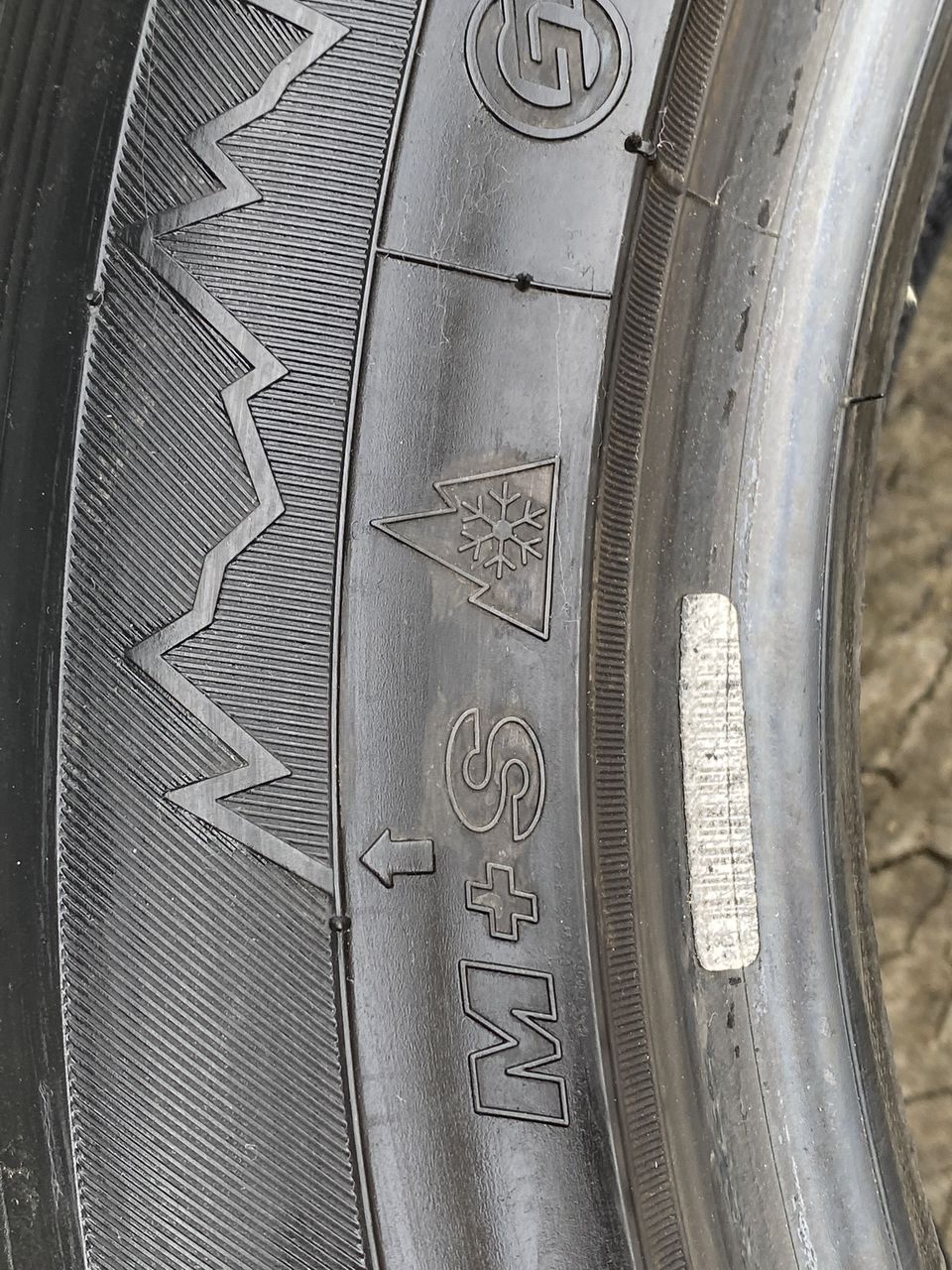 Продам зимние шины Maxxis 225/55 R18 SS-01