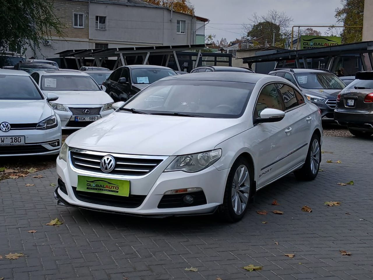 Volkswagen Passat CC an. 2009 cu rulaj 205000 km, Benzină, 7999