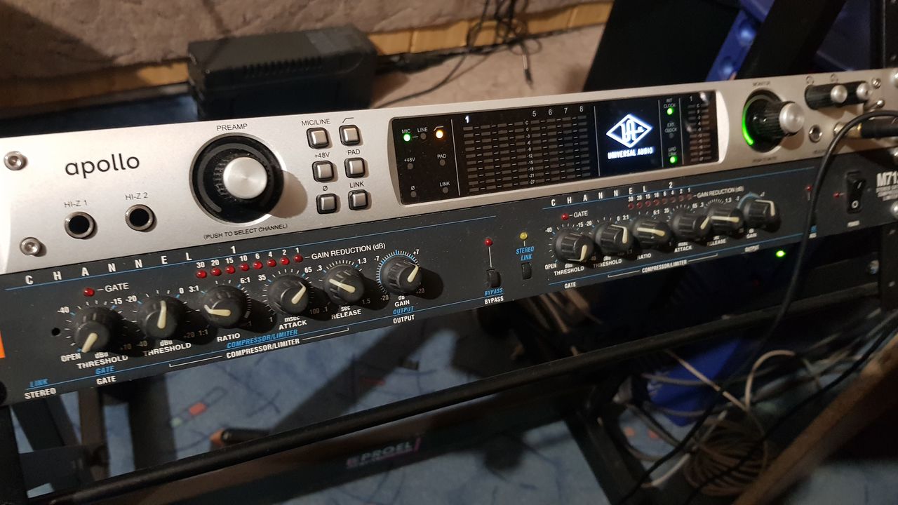 Universal audio apollo quad silver (firewire800+thunderbolt2)