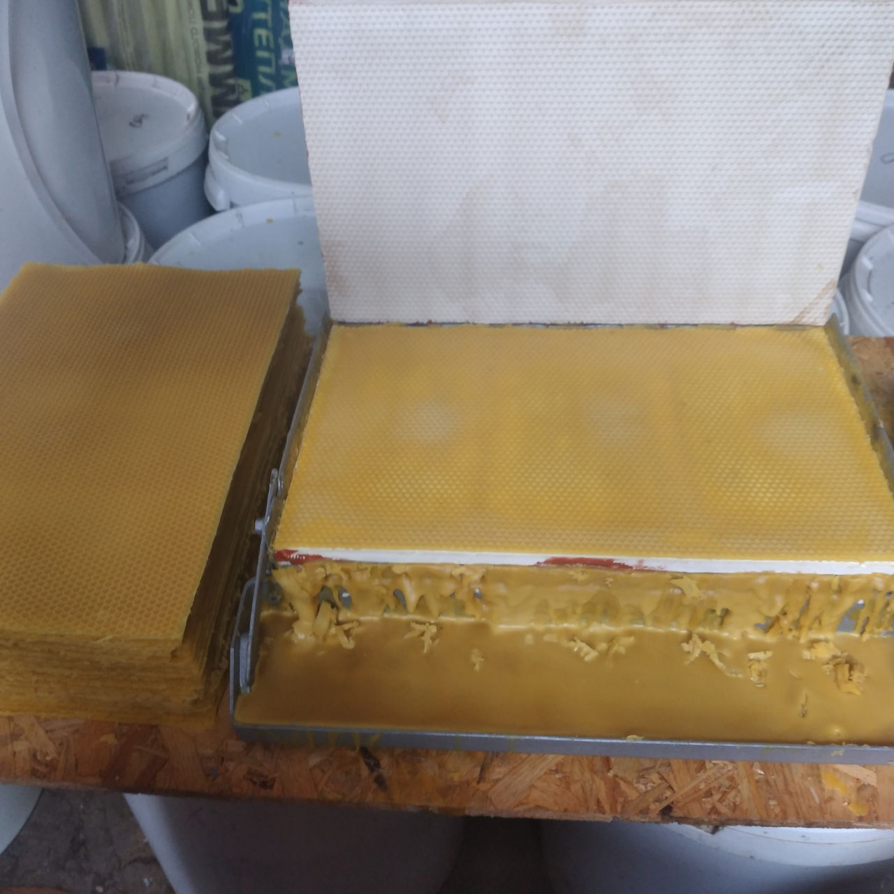 Aparat de facut faguri din ceara proprie