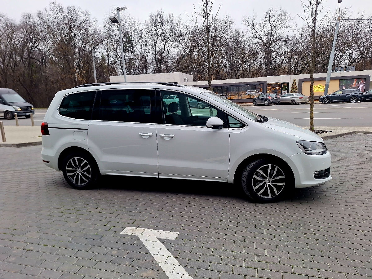 Volkswagen Sharan an. 2020 cu rulaj 137852 km, Diesel, 21555