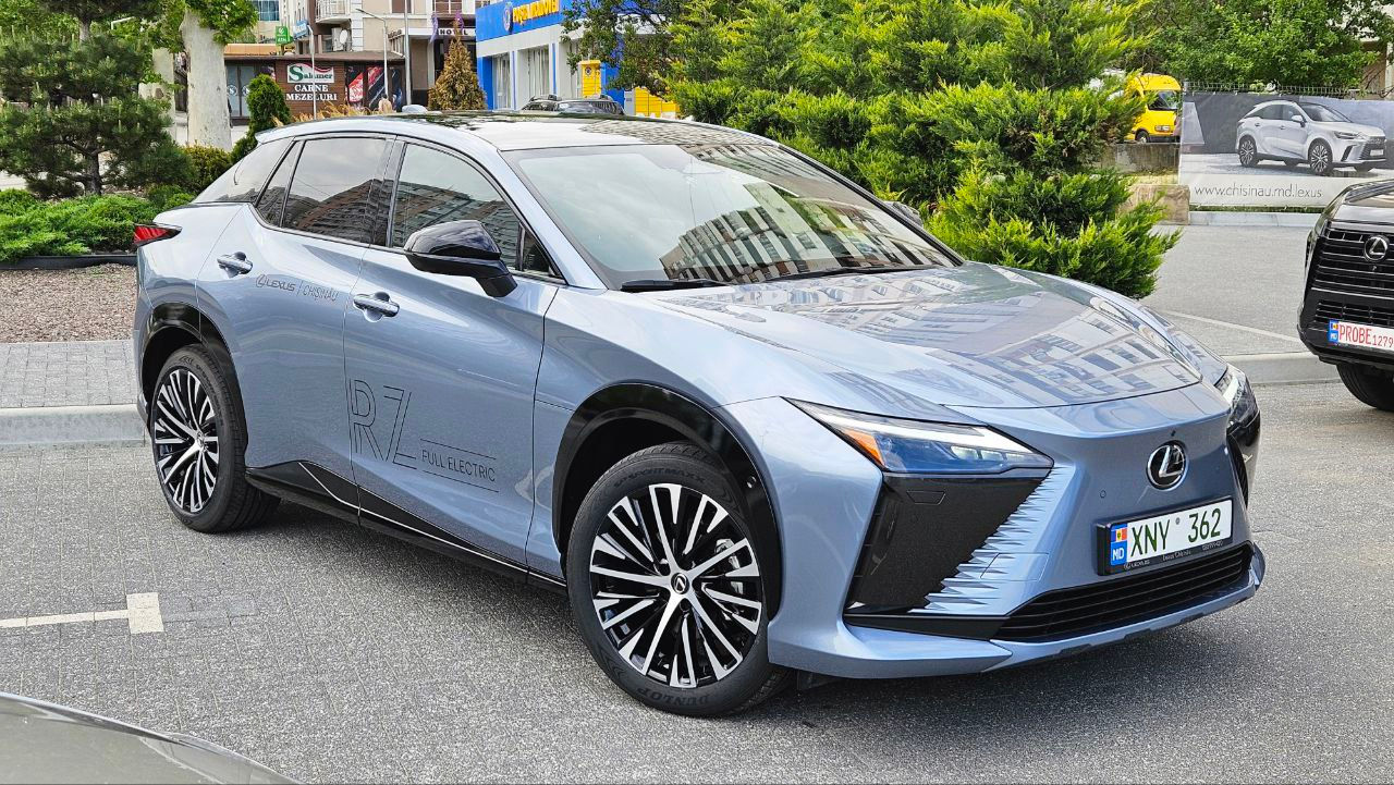 Lexus RZ Series an. 2023 cu rulaj 2500 km, Electricitate, 66900