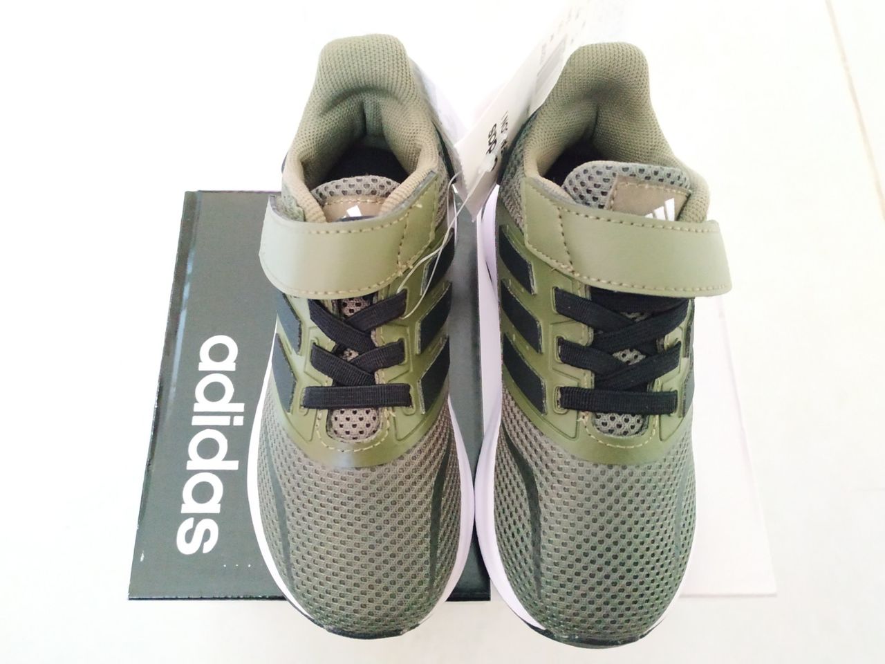 Новые кроссовки Adidas 400-450 лей