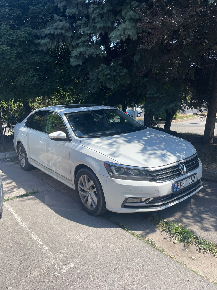 Volkswagen Passat an. 2017 cu rulaj 180000 km, Benzină, 10500