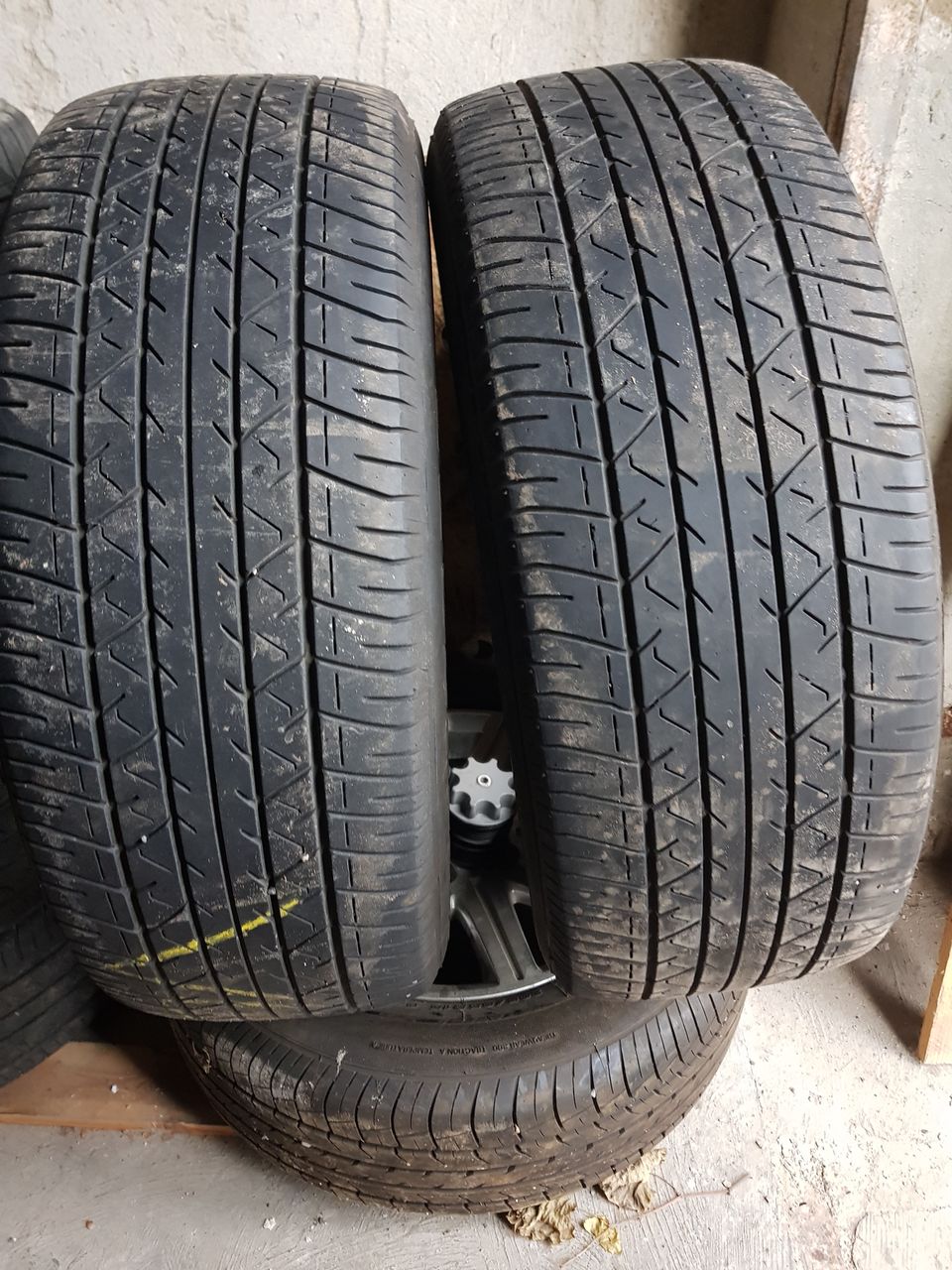 Bridgestone 235/55 r18