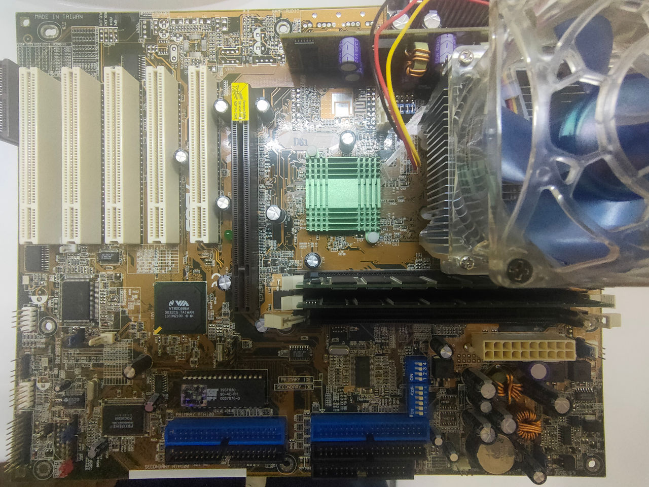 Motherboard ASUS A7V