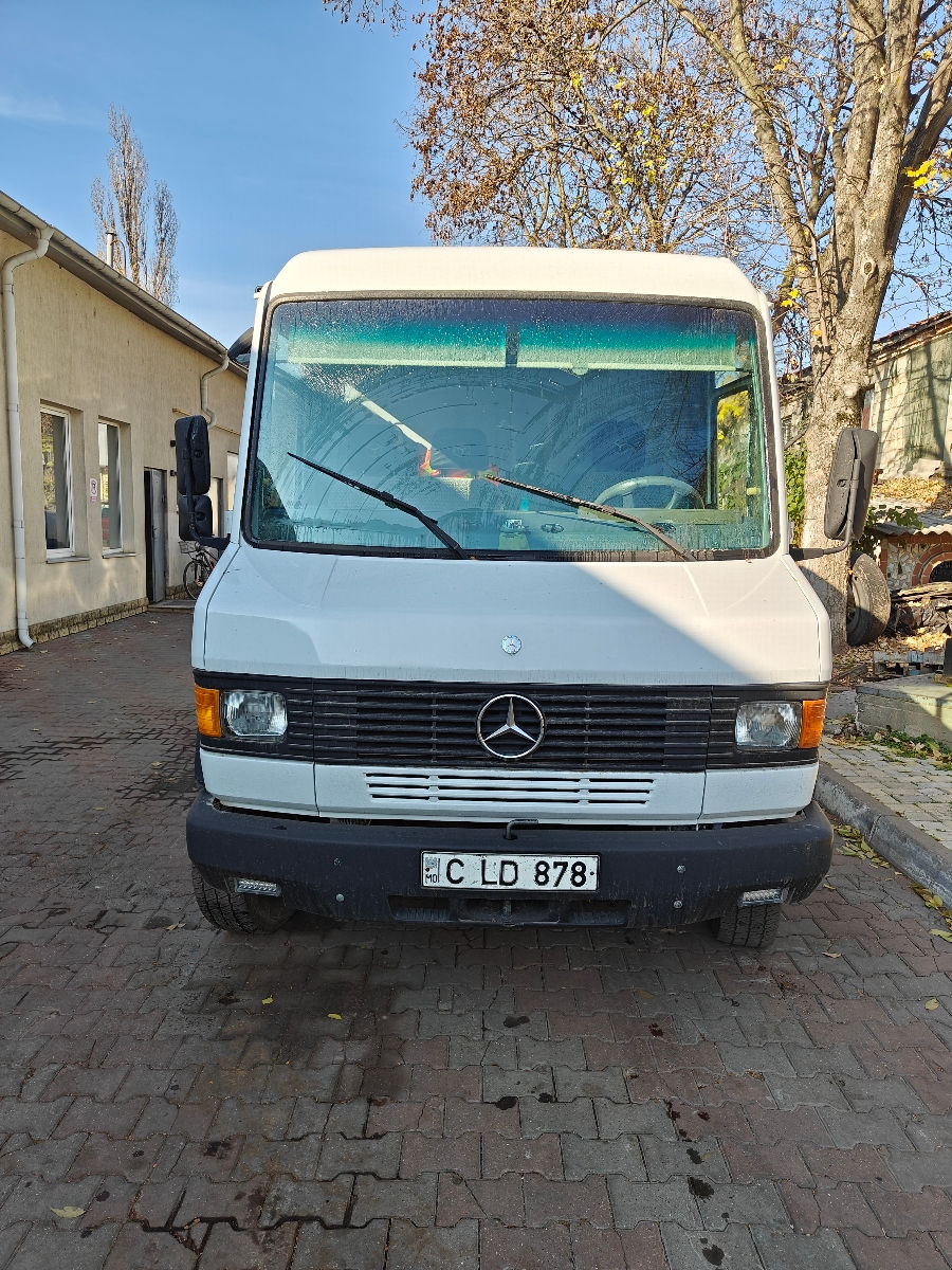 Mercedes 711 REX