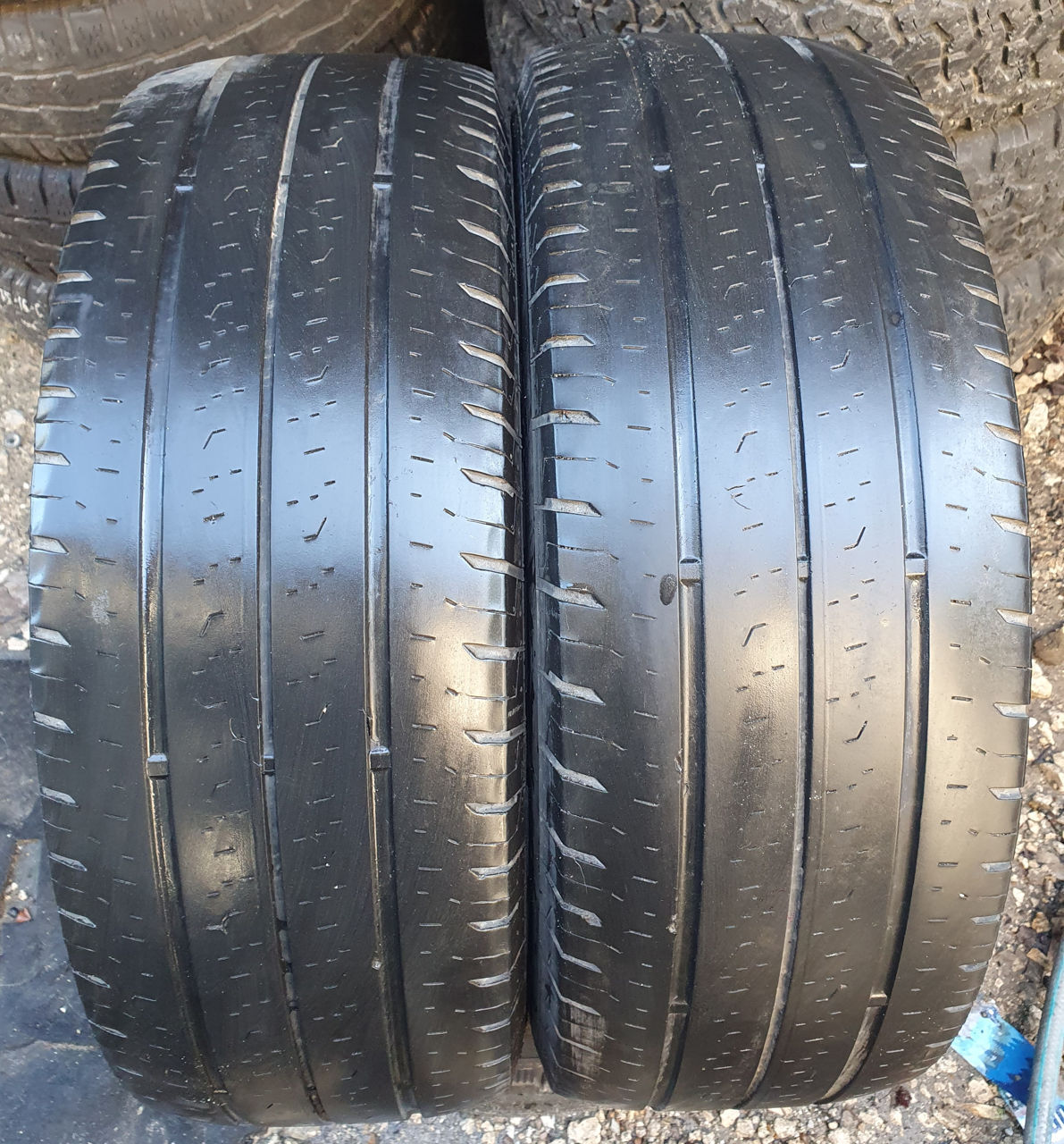 235/65/ R16-c- Continental.