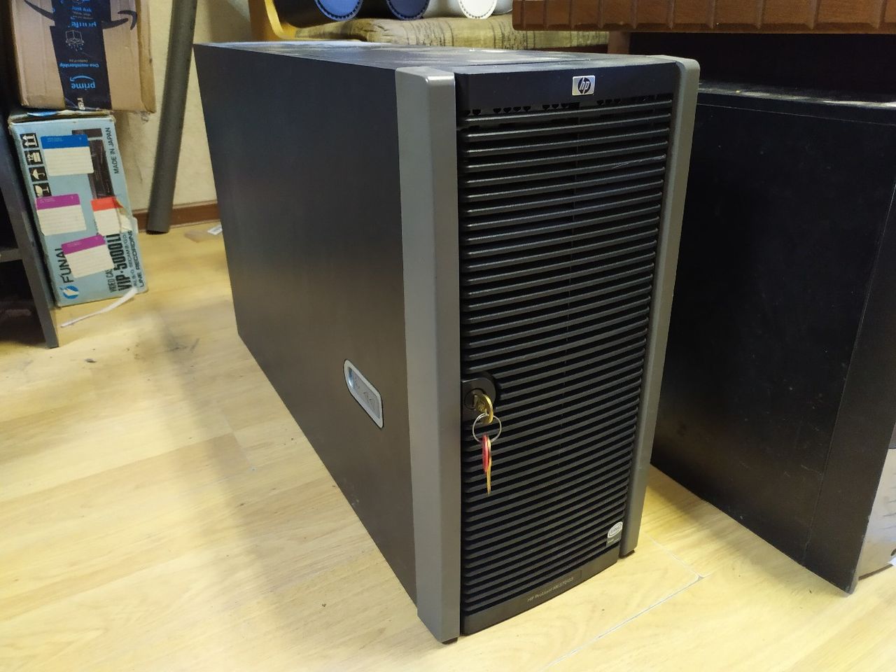 Server folosit HP ProLiant ML370 G5 2x intel Xeon 5150, 2 Gb RAM