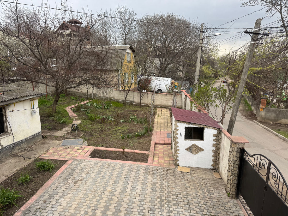 Vind casa in doua nivele + 0.46ha