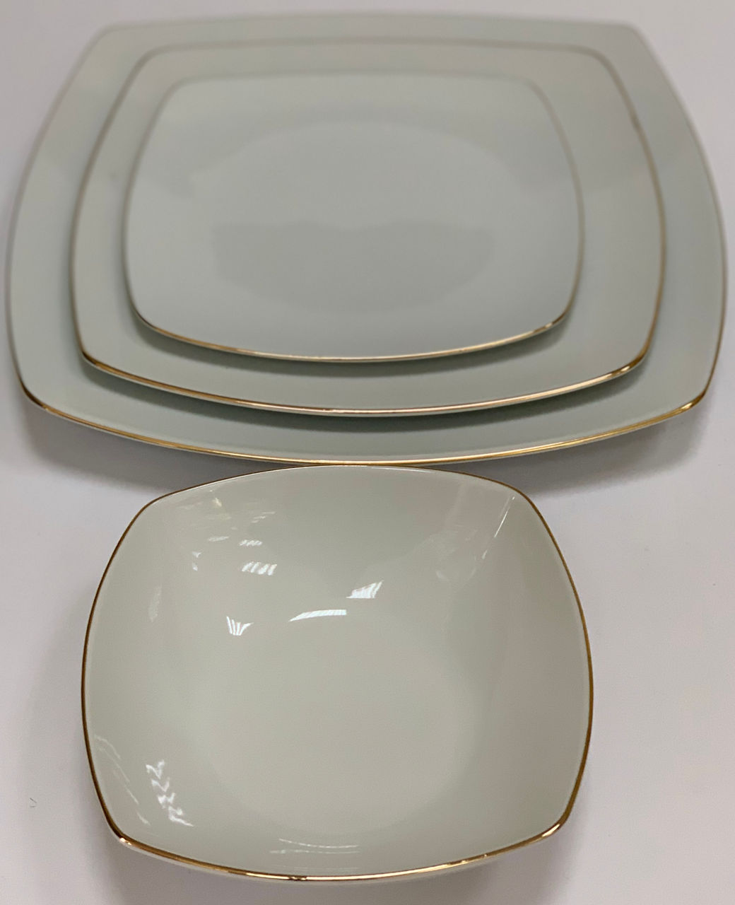 Vesela din porțelan . Set farfurii ,seturi pentru masa ,set ceai si ...