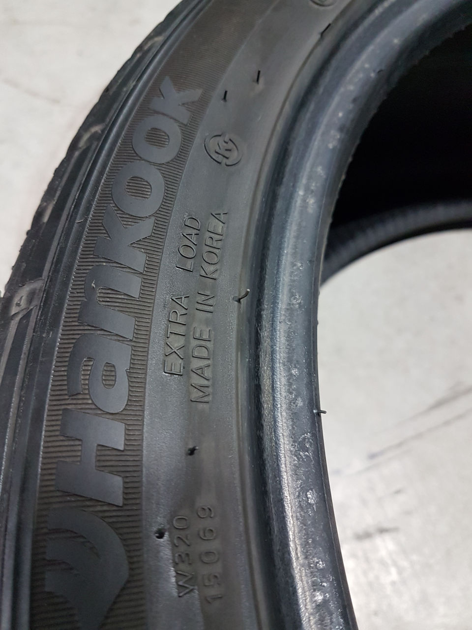 245/40 R20 Hankook Winter