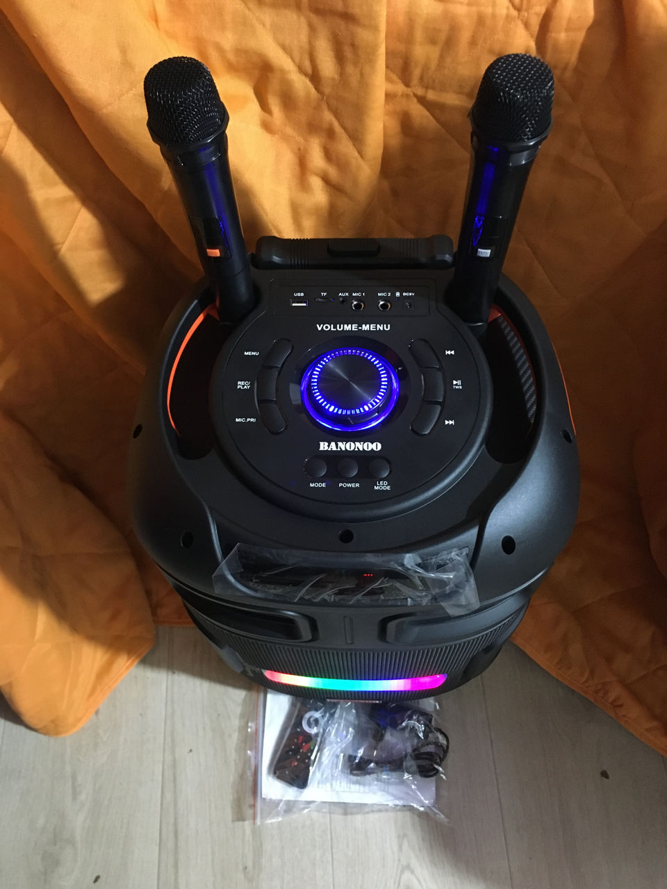 Boxa cu acumulator 300 w Bluetooth, 2 Microfoane Flashca ,Aux , usb, fm ...