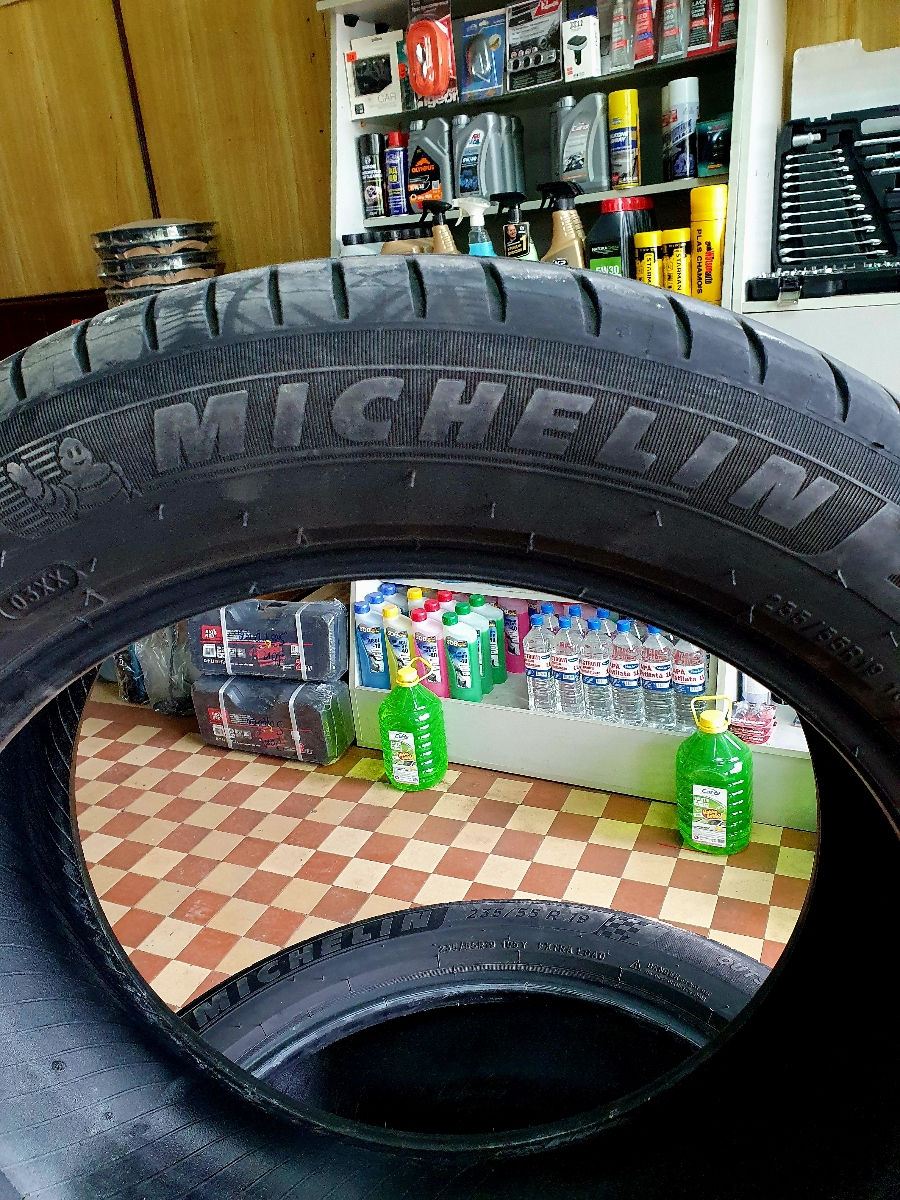235/55 R19 Michelin