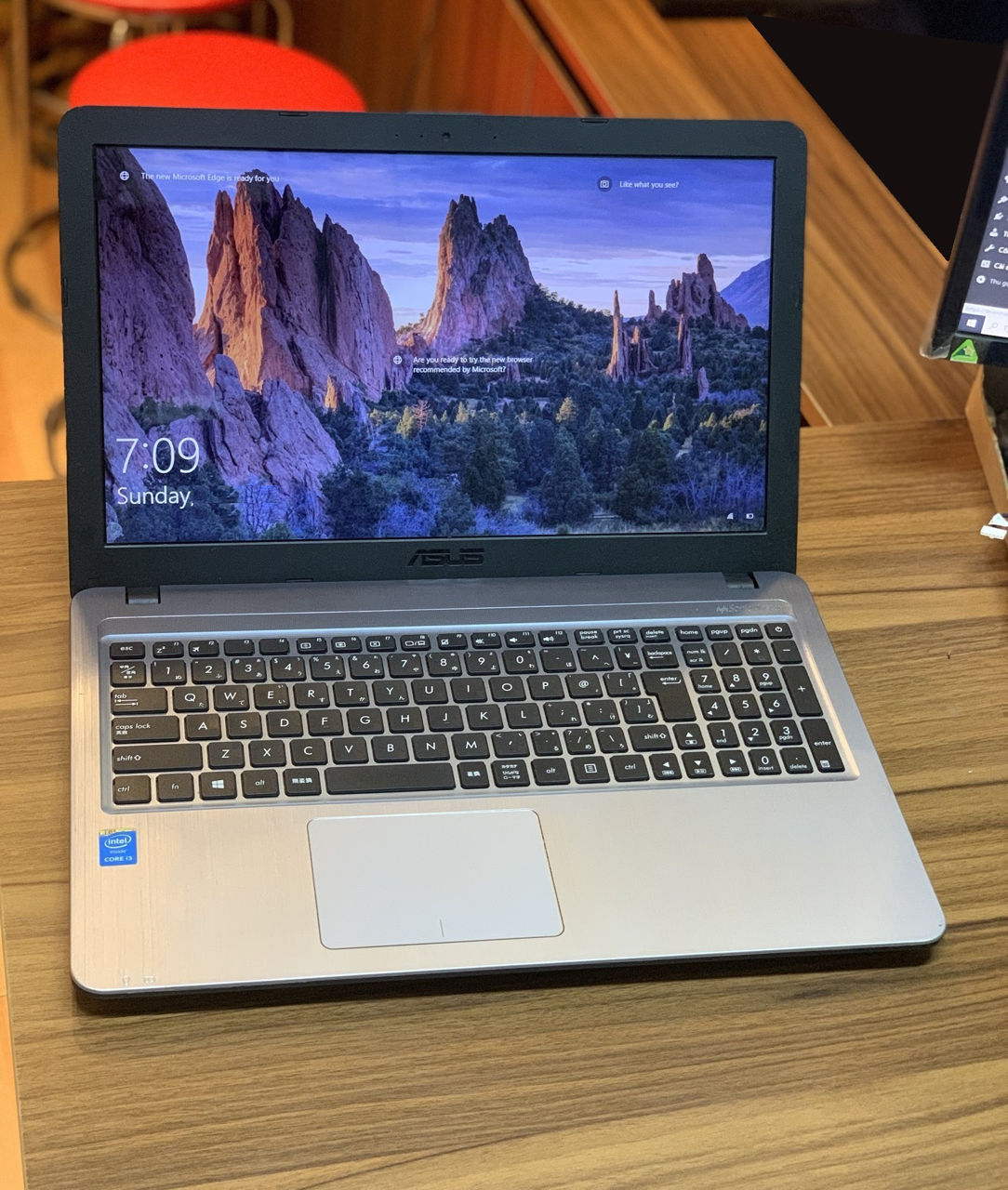 ASUS intel i5 5200U 8Gb Ram 1TB HDD Video Geforce 920M 4Gb